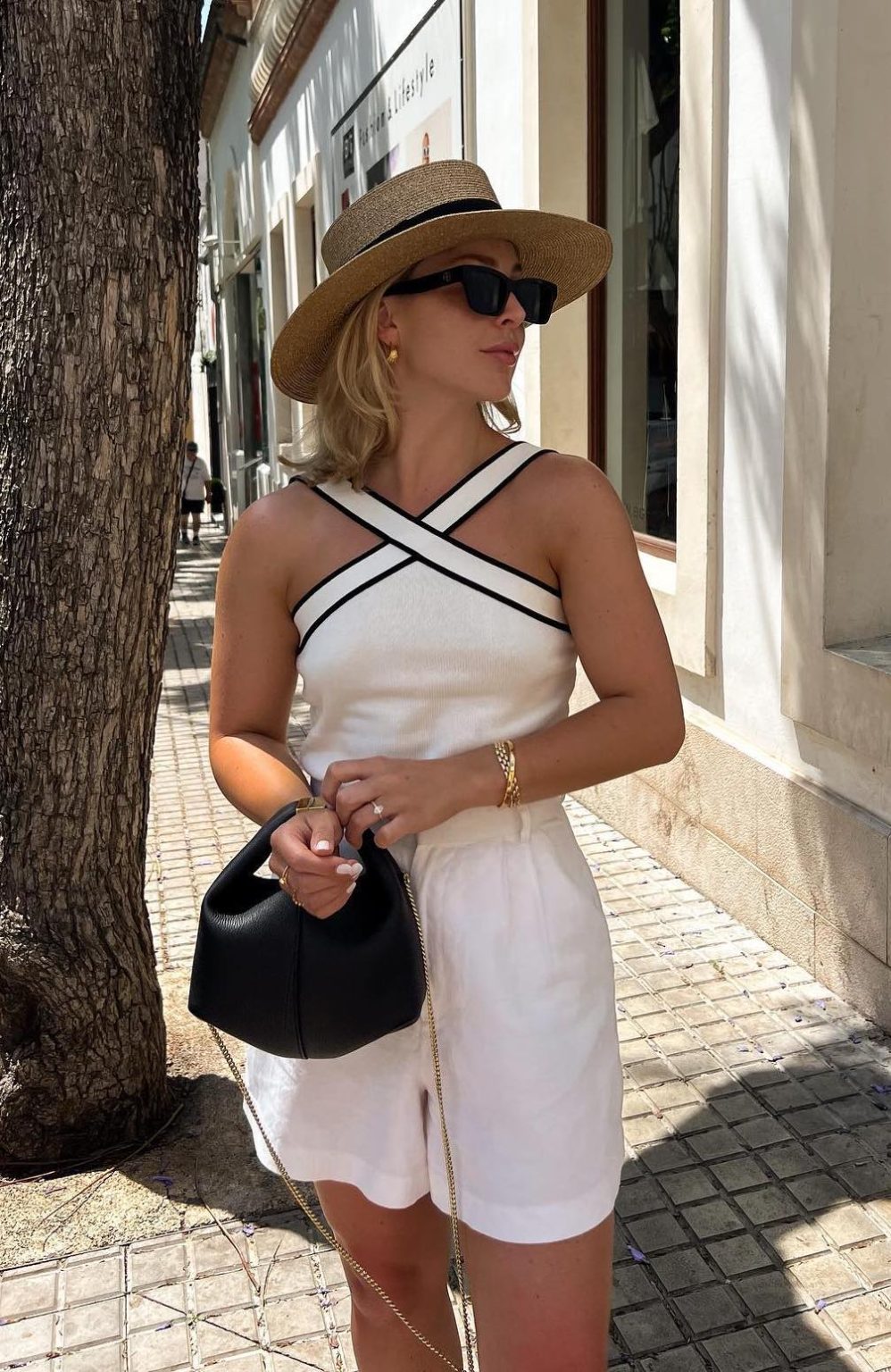 10 Basic Manners Upper Class People Have