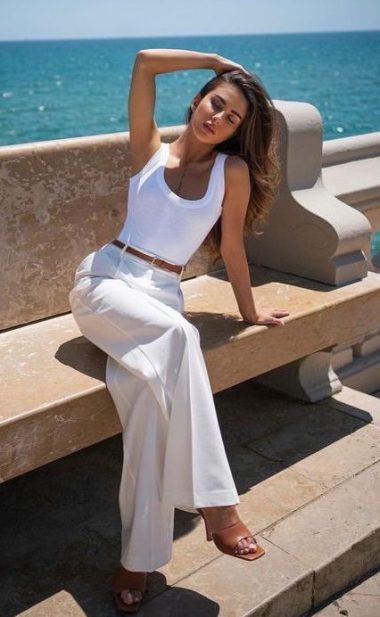 10 Old Money Outfits for Women